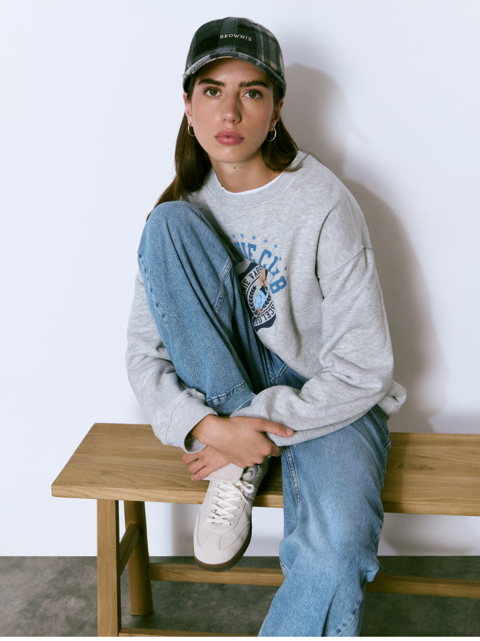 How to Style Women's Sweatshirts: Outfits and Tips