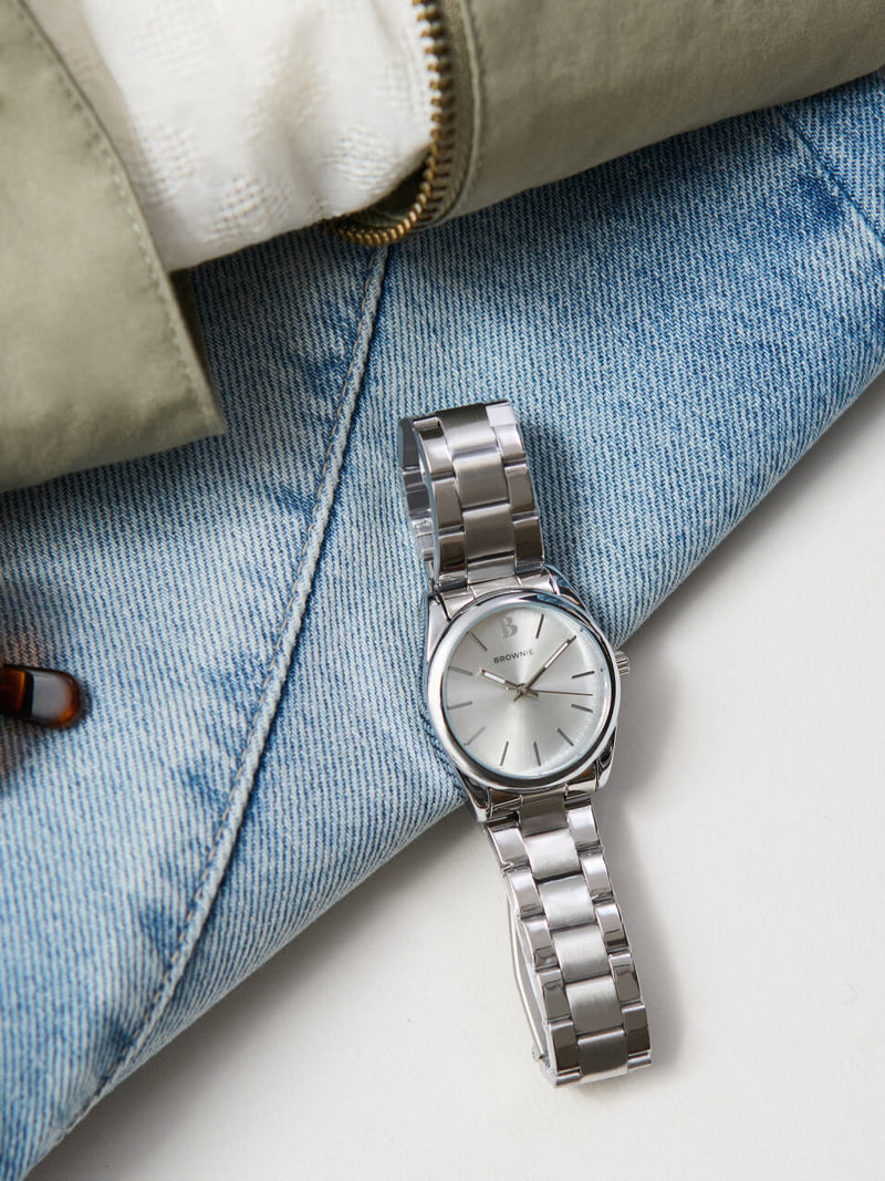 How to Wear Women's Watches: Ideas and Combinations