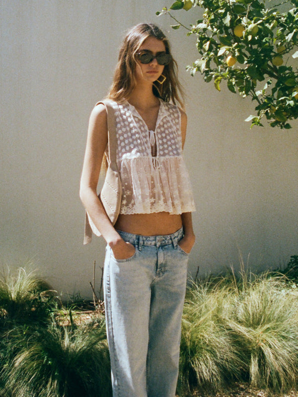 Cómo combinar un top blanco para mujer: Ideas con estilo